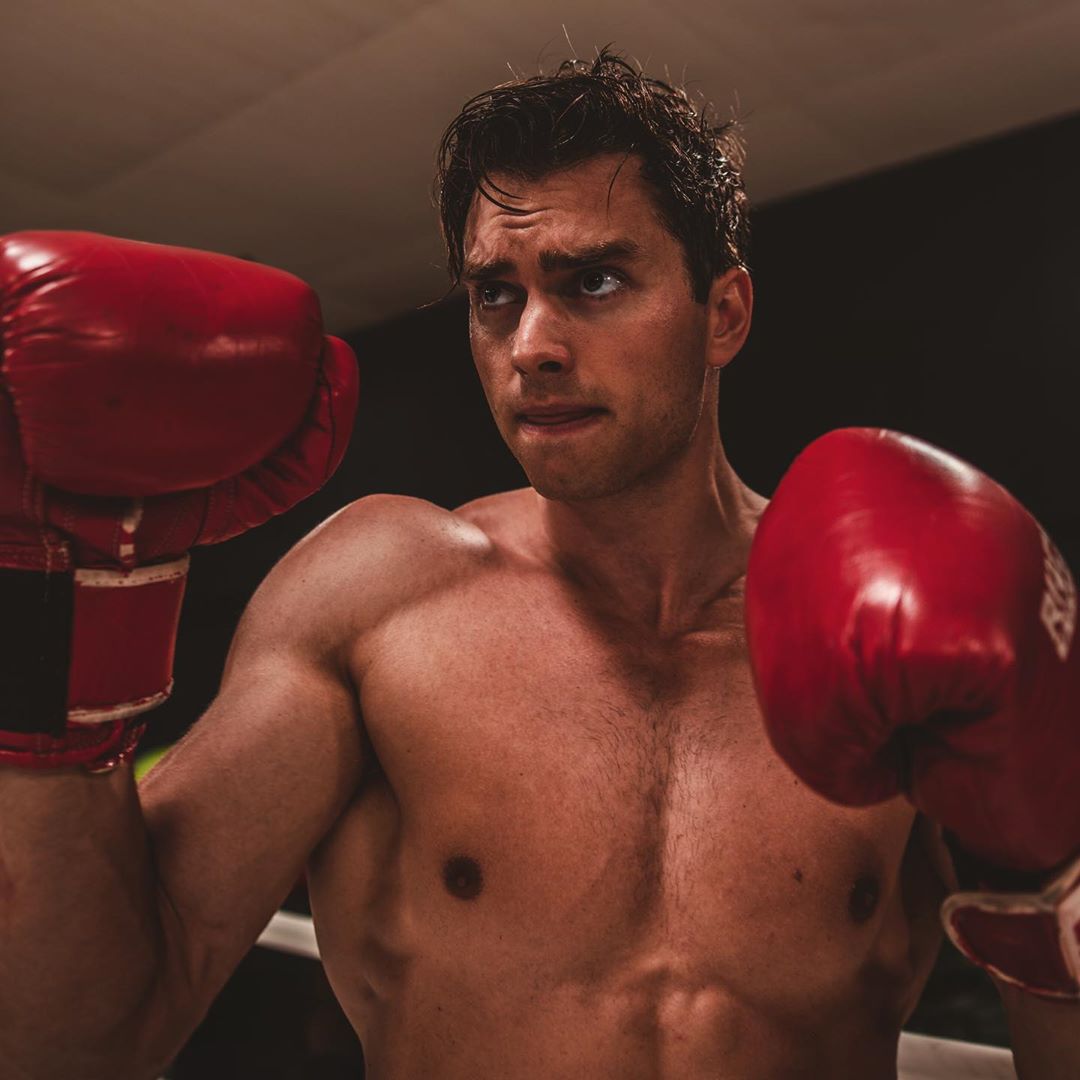 Alexis_Superfan's Shirtless Male Celebs: Pierson Fode shirtless, boxing ...