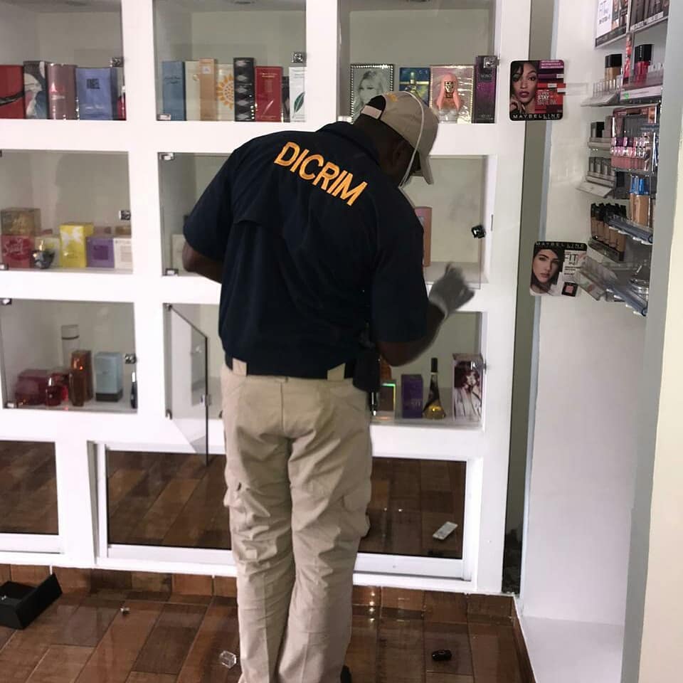 Imagenes Ladrones Penetran A Tienda De Perfumes En La Romana Se