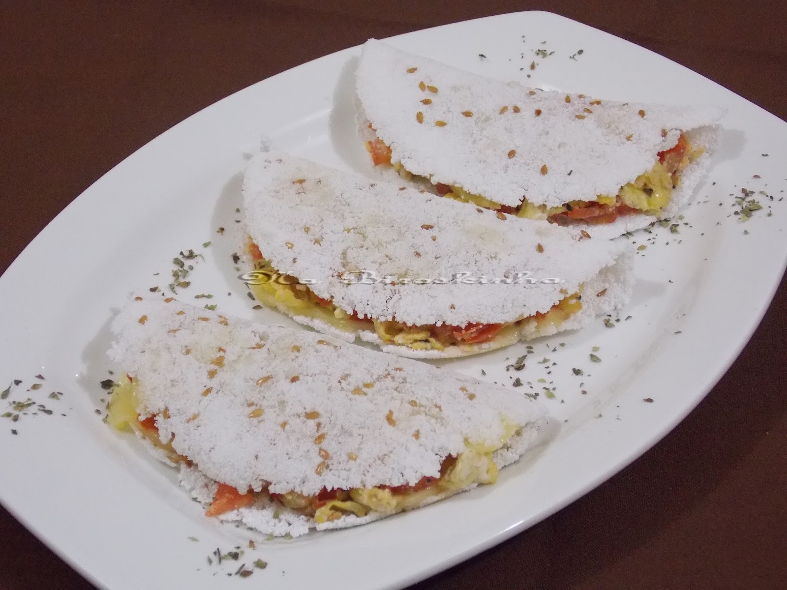 Tapioca com Linhaça, Ovo e Tomate - Na Biroskinha