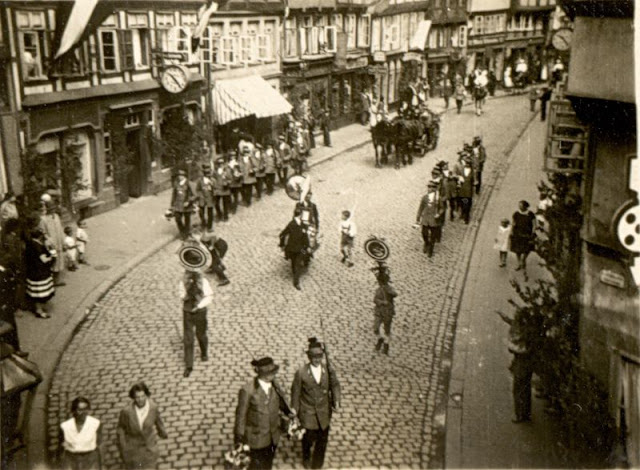 40 Amazing Photos Capture Street Scenes of Germany in the Early 1930s ...