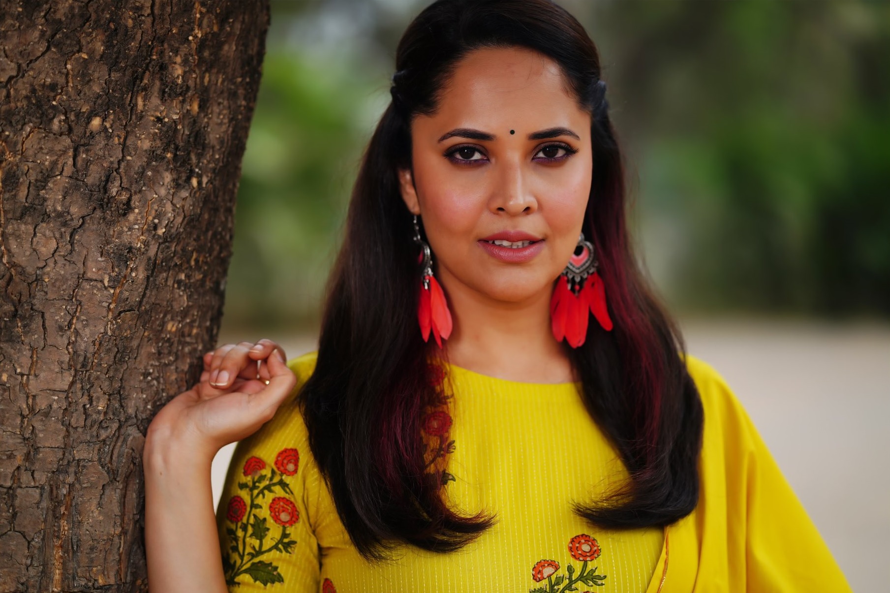 Anasuya Bharadwaj Looking Beautiful in This Yellow
