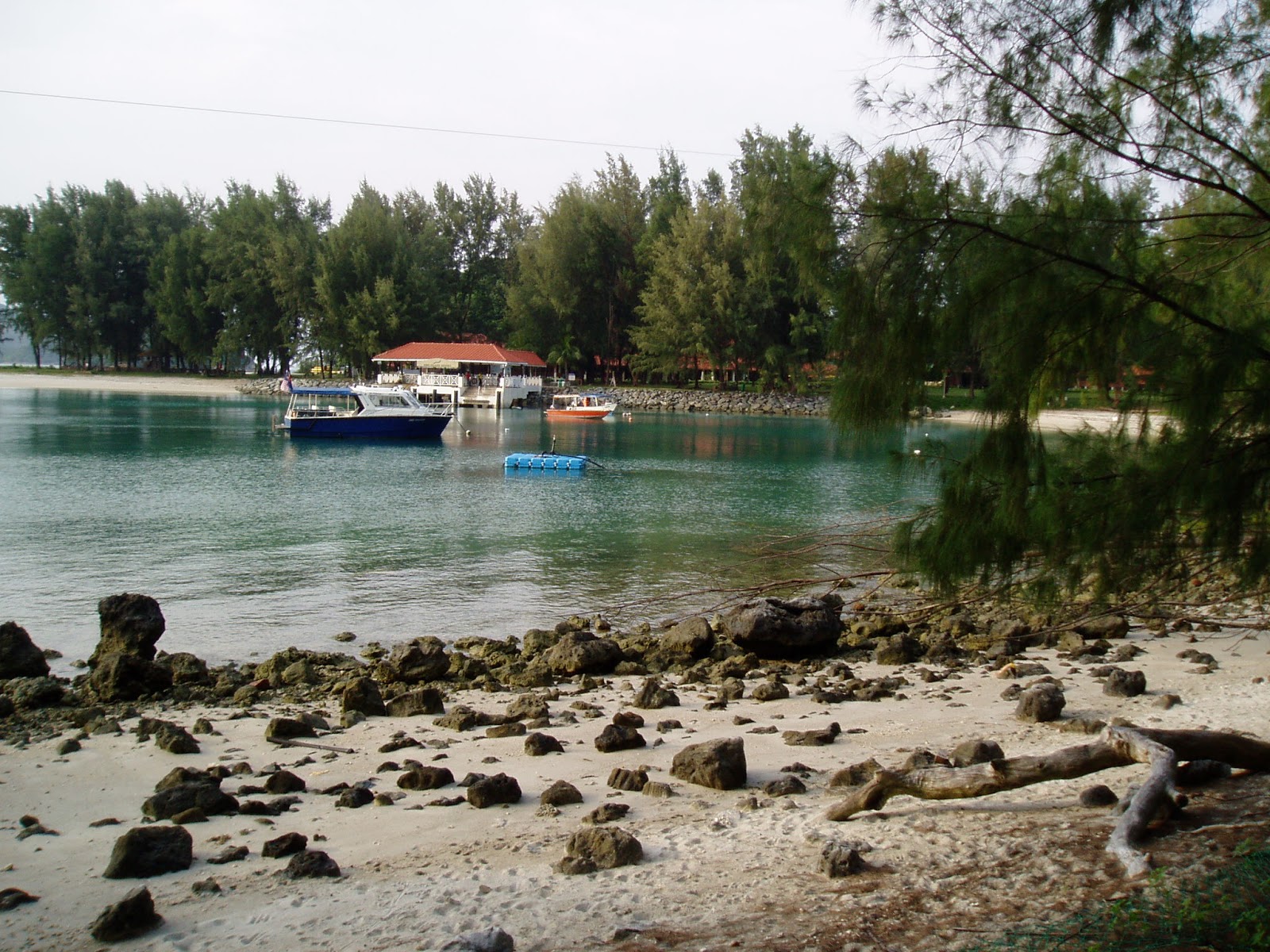 FREELITTLEBRAIN: Sibu Island - a private world of tropical paradise