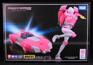She's Fantastic: Transformers Masterpiece - ARCEE!