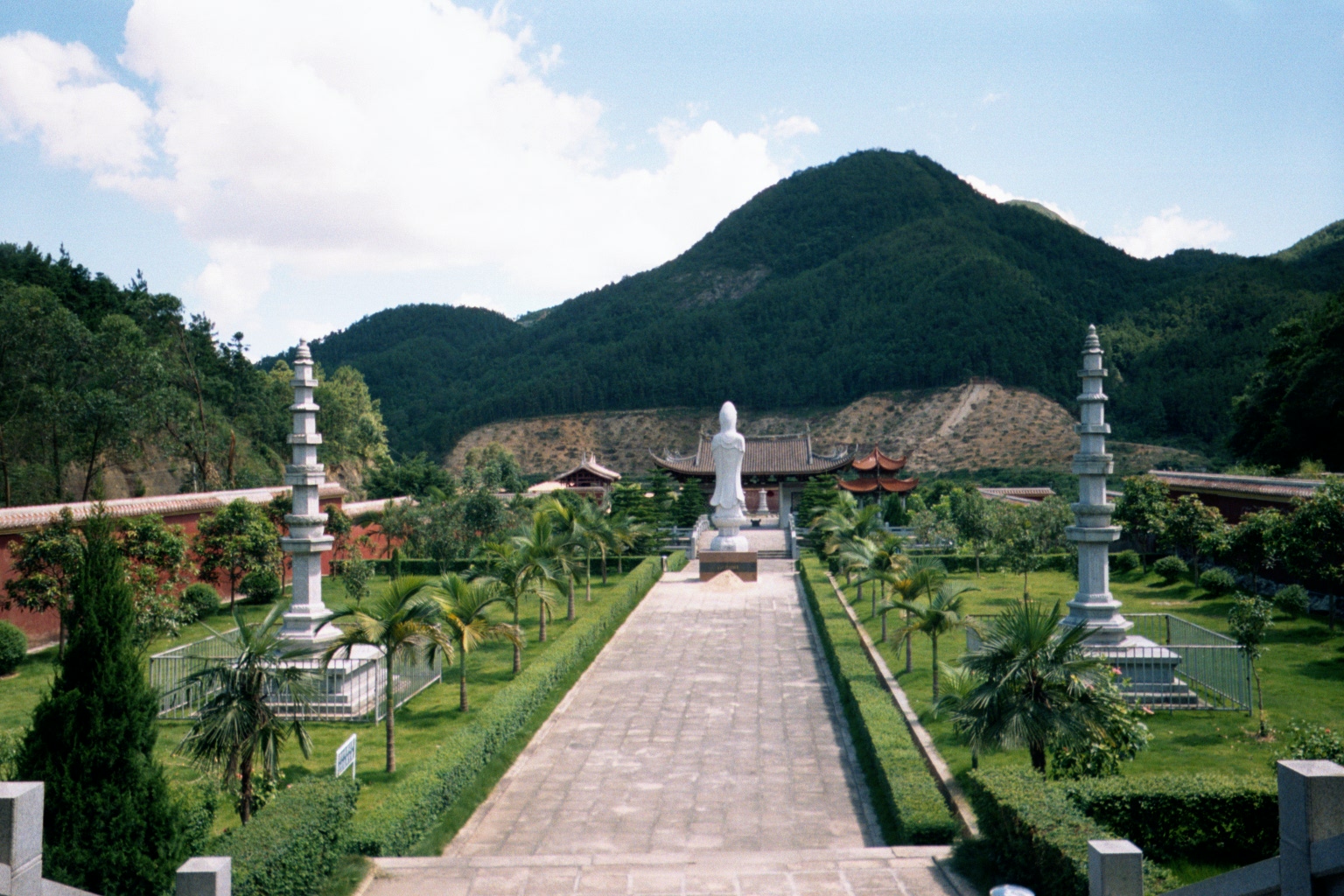 Leaving for the Rising Sun: Chinese Zen Master Yinyuan and the ...