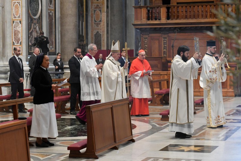 southern orders: LATIN RITE VERSES EASTERN RITE IN LITURGICAL VESTURE