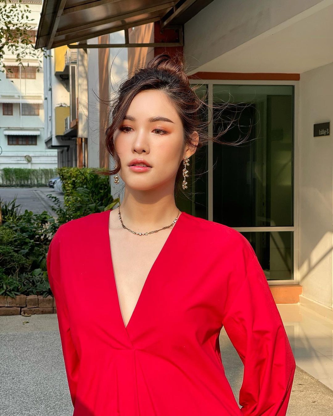 Sammy Sirapatsorn – Most Beautiful Transgender Models in Pretty Red ...