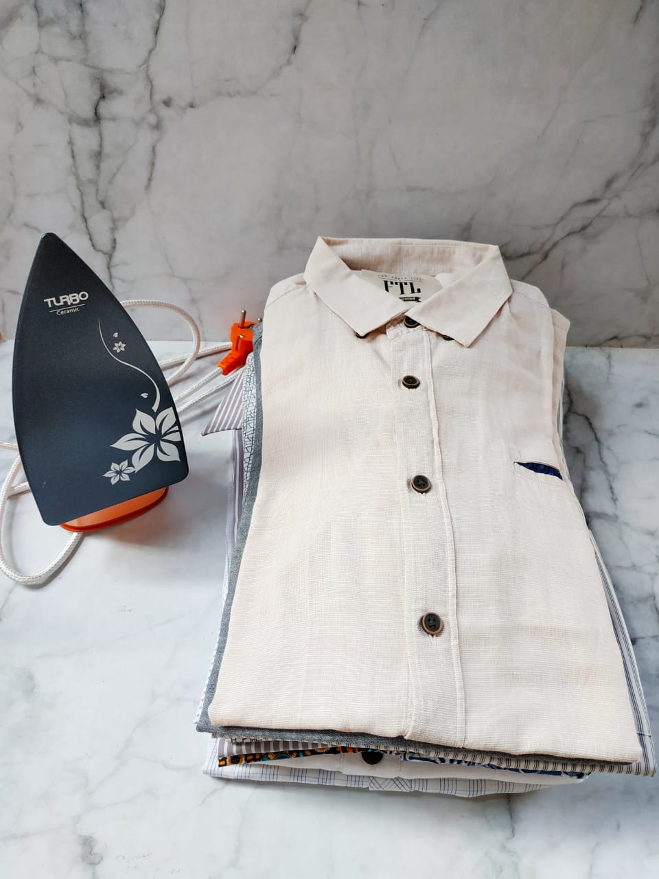 Cara Menyetrika Baju dengan Baik dan Benar