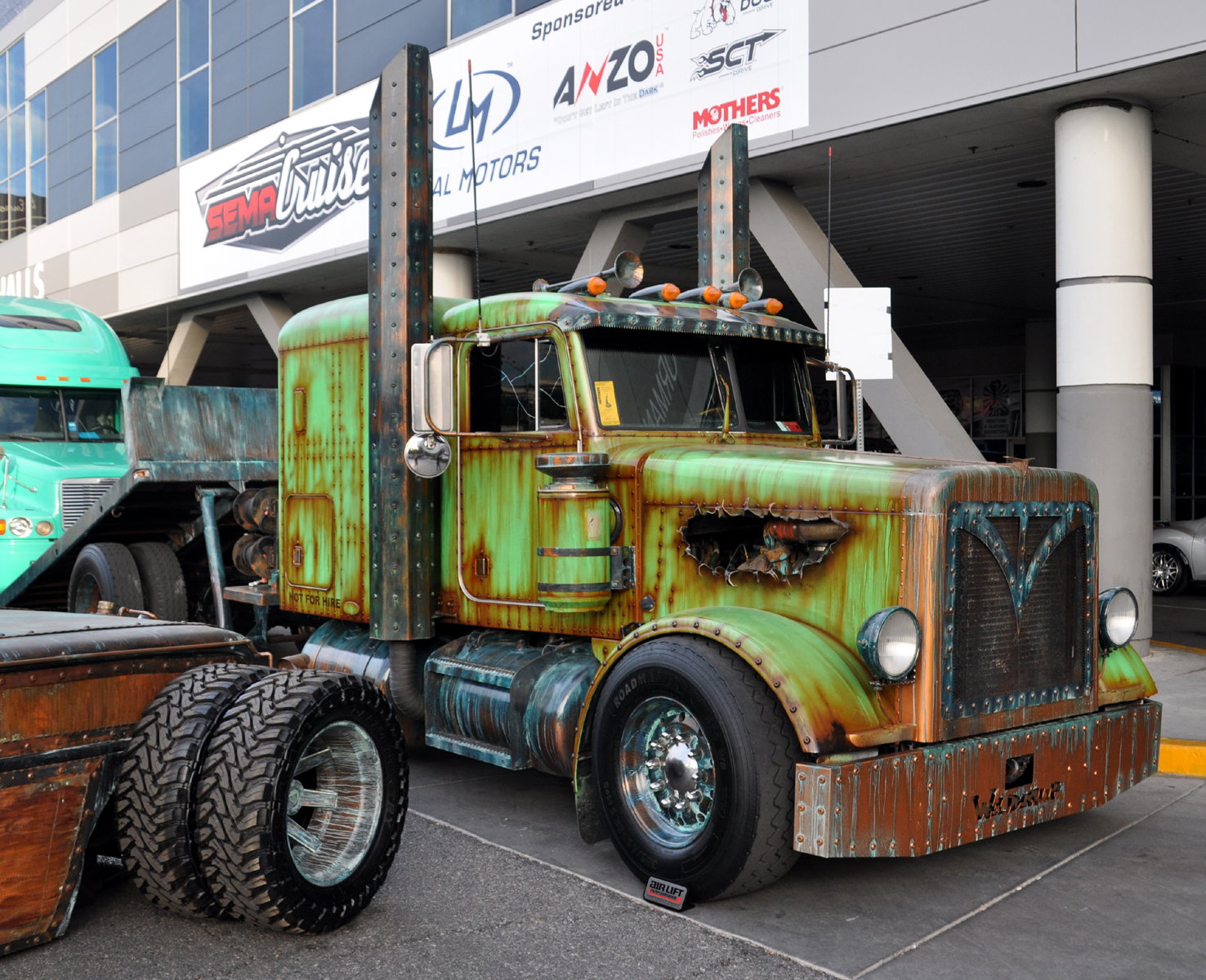 Just A Car Guy: the Welder Up crew brought a newish semi to SEMA! Cool ...