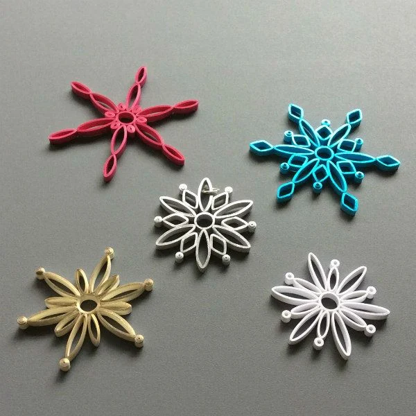 How to: Make a Modern Quilled Snowflake Ornament