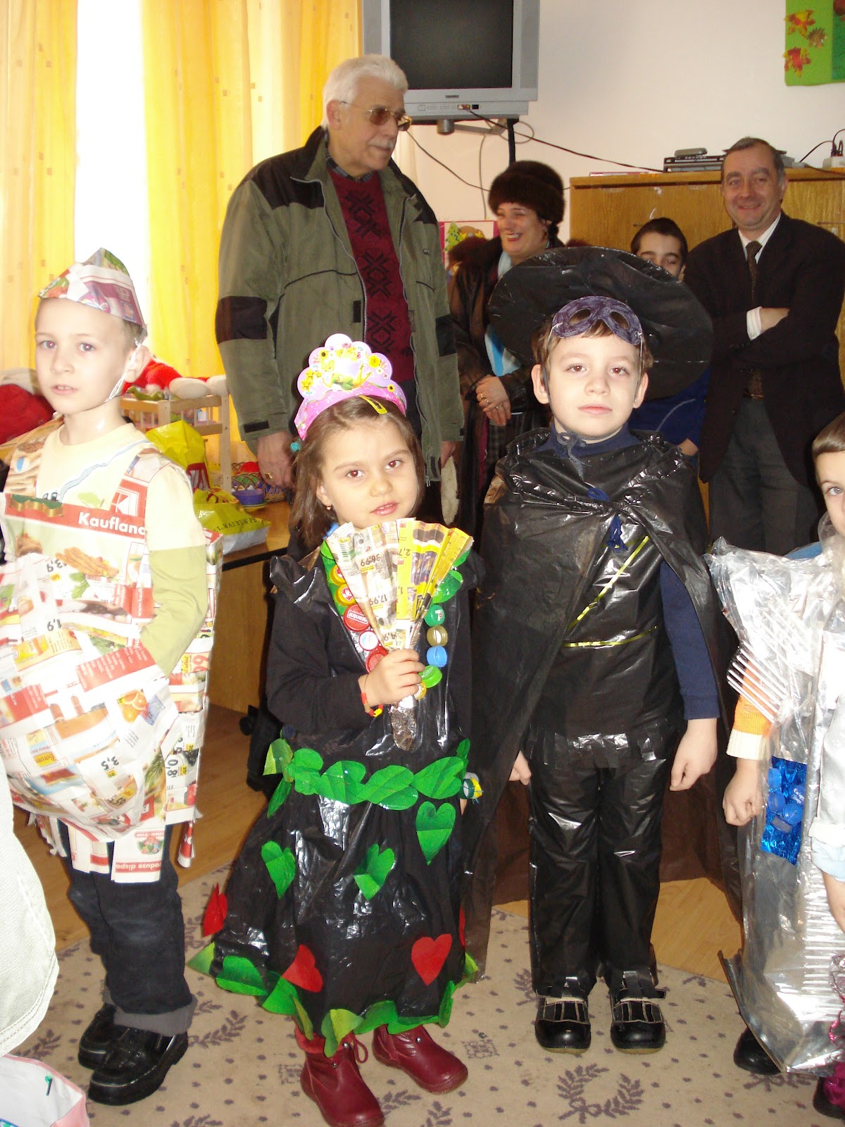 Gradinita Toti Sfintii Rm. Valcea: Parada Costumelor Eco