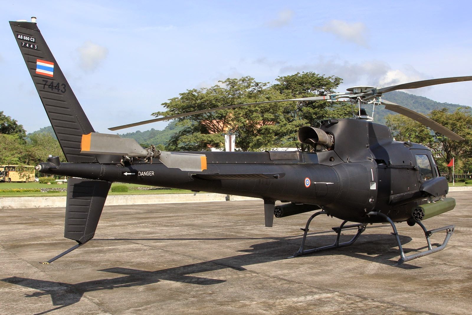 THAIDEFENSE-NEWS: ประมวลภาพ AH-1F Cobra และ AS550 C3 Fennec