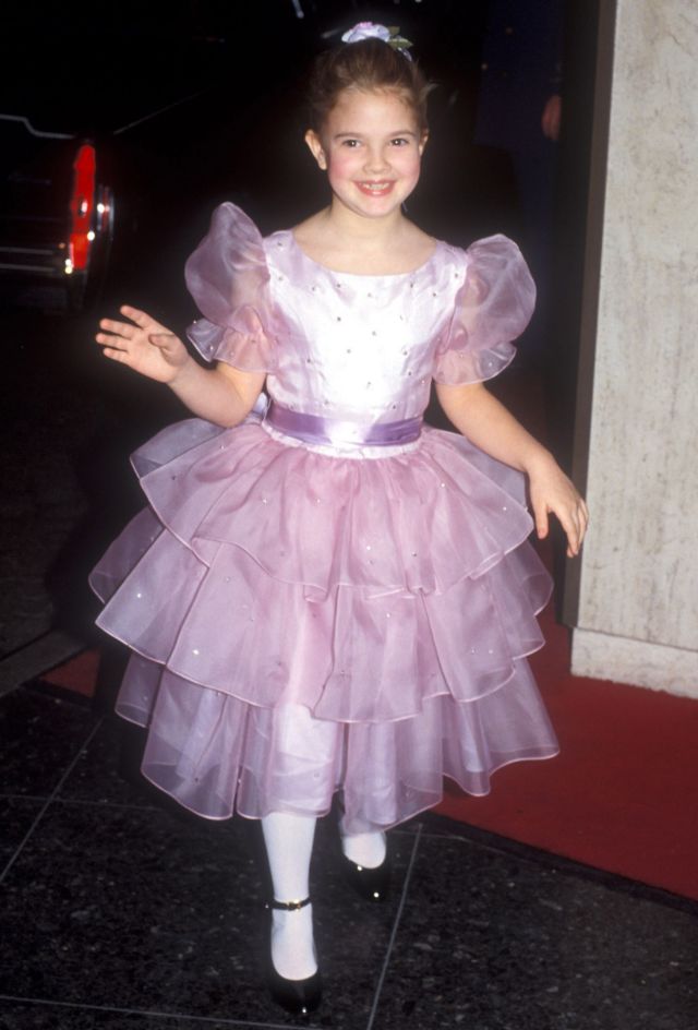 30 Adorable Candid Photographs of Drew Barrymore When She Was a Child ...
