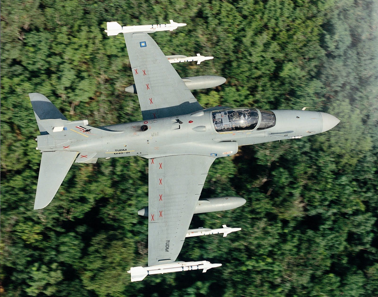 AAG_th บันทึกประจำวัน: เครื่องบินโจมตีเบาไอพ่น Hawk 208 มาเลเซียขึ้น ...