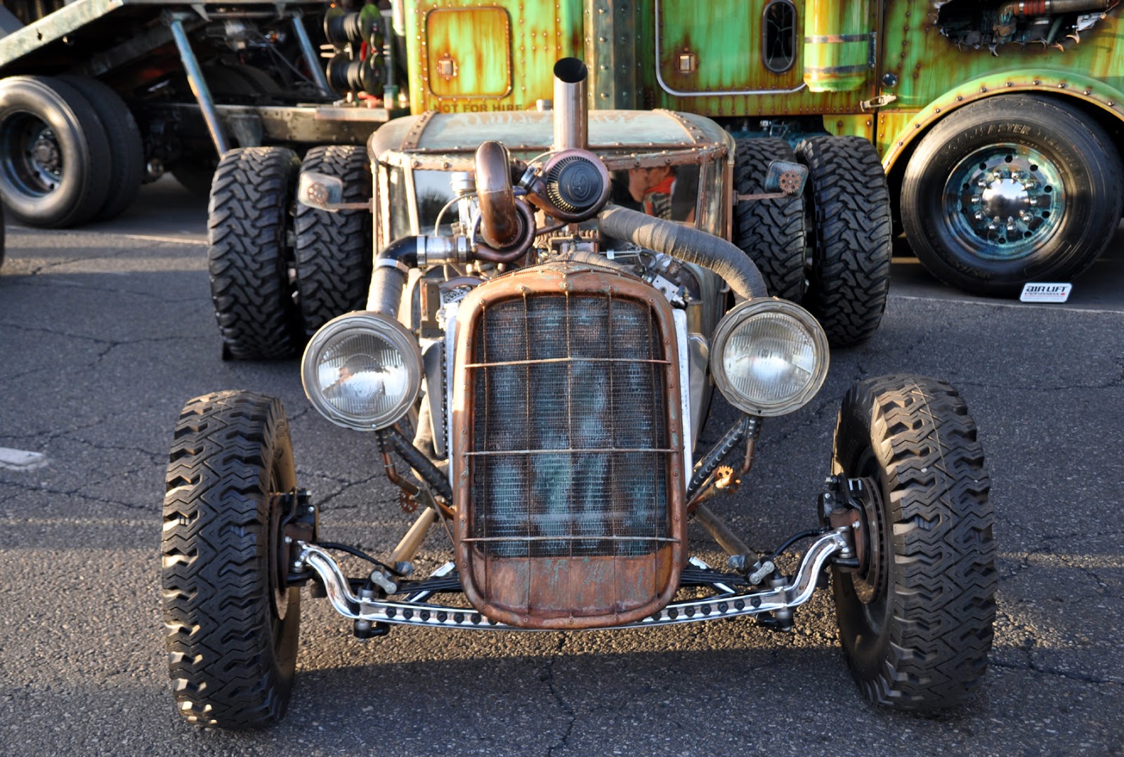 Just A Car Guy: the Welder Up crew brought a newish semi to SEMA! Cool ...