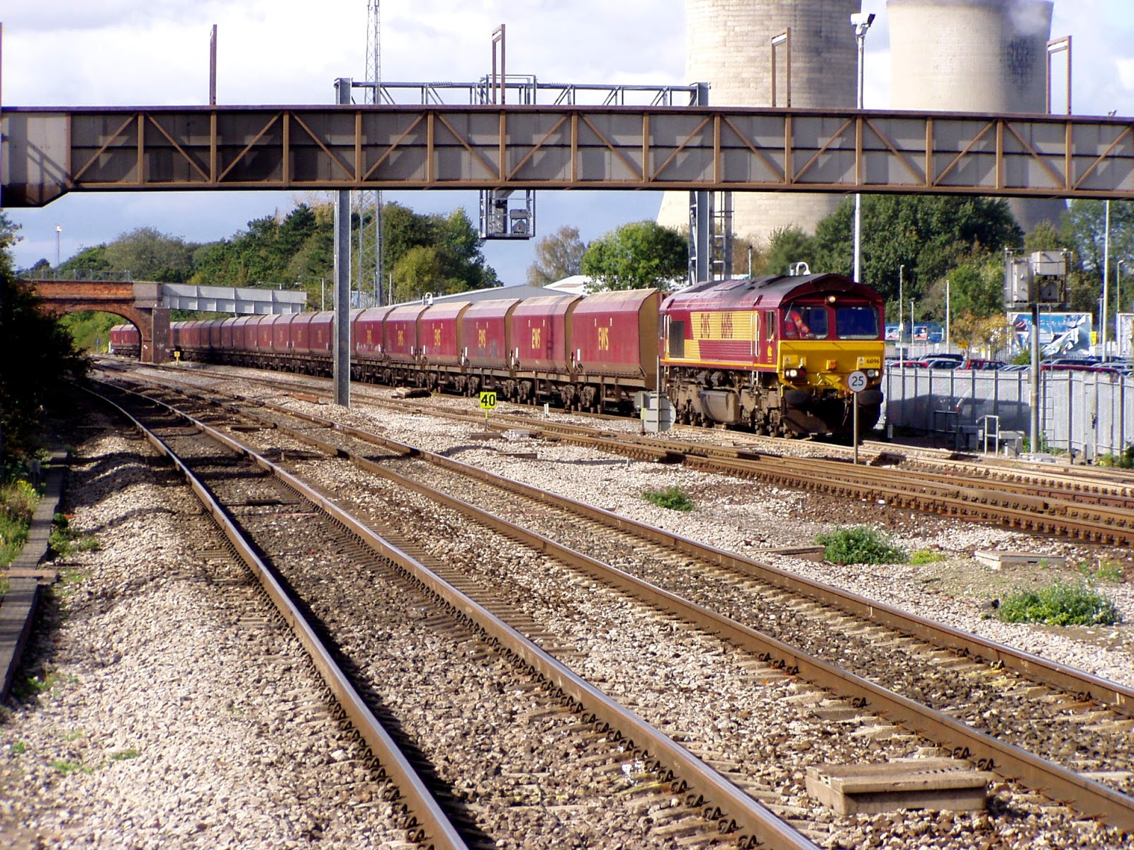 'Along These Tracks' Train Photos Site : Photo EWS Class 66086 UK ...