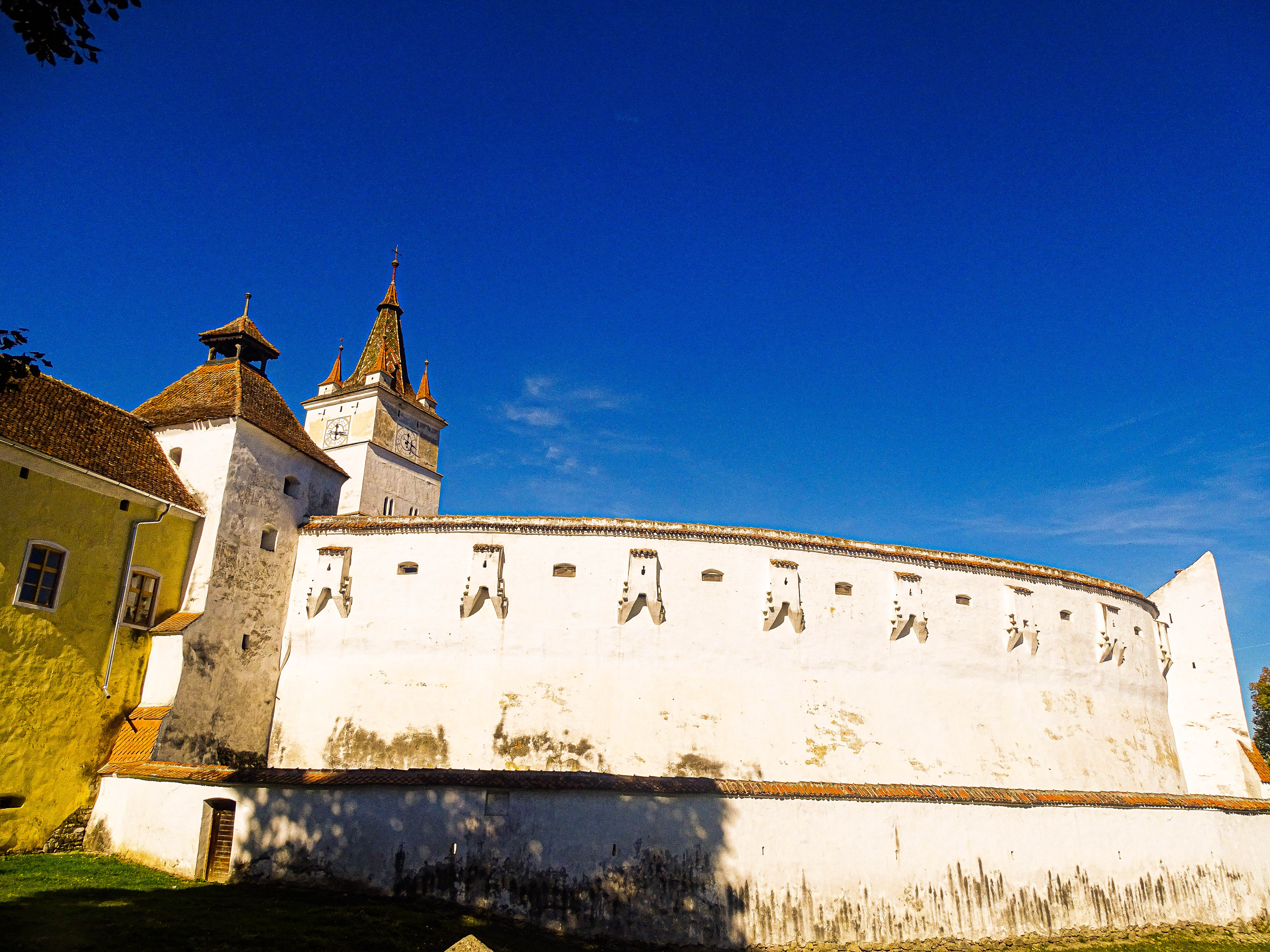 Biserica Fortificata din Harman