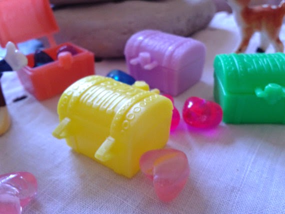 The HoarderRehab Blog: The Destiny of Things: One Yellow Treasure Chest ...