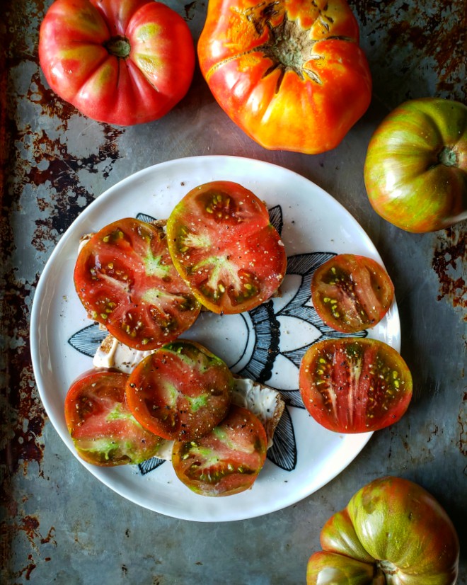 Mango & Tomato: Heirloom Tomato Wasa Toasts