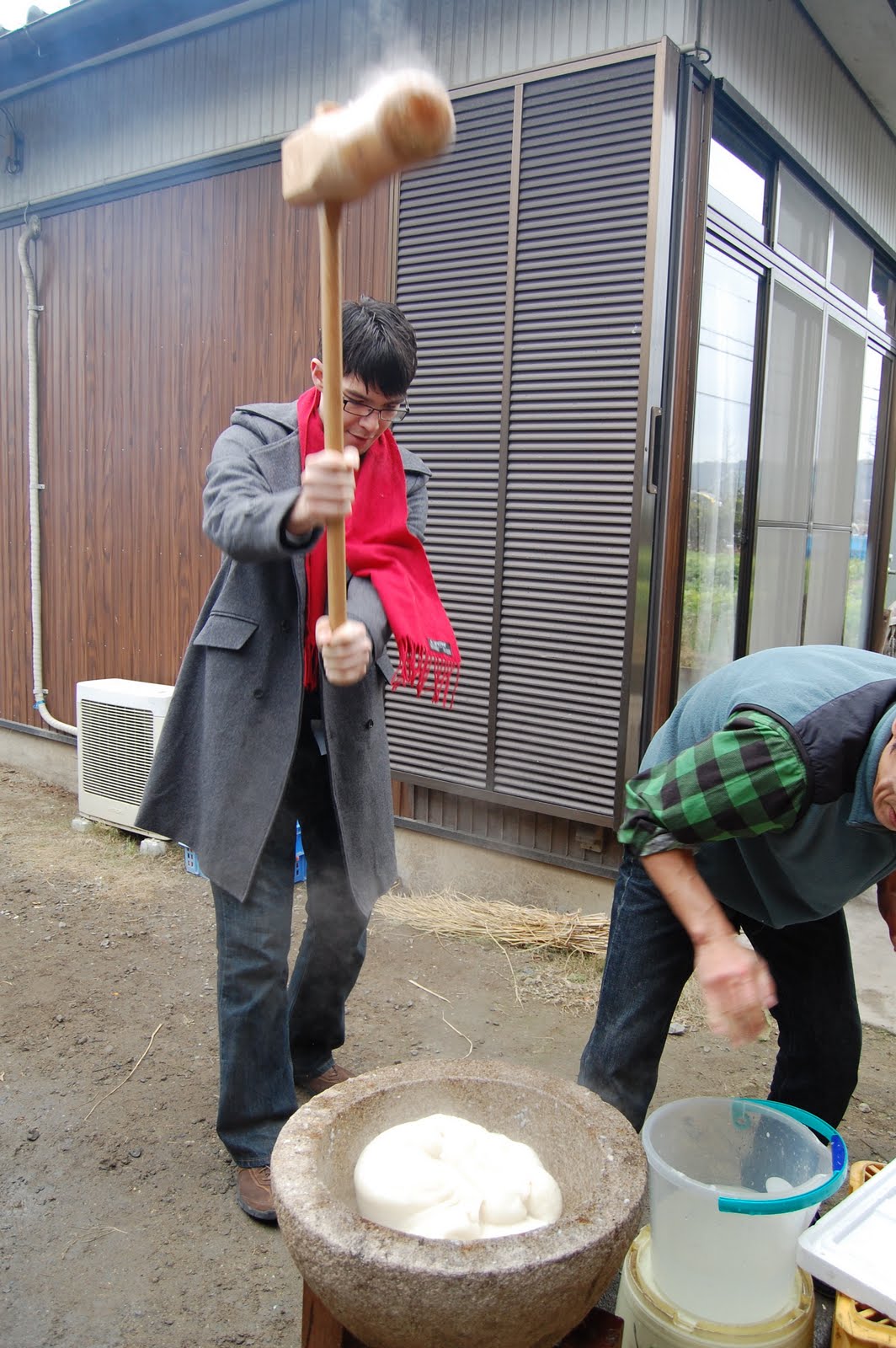 13 Hours Ahead of Home: Makin' Mochi