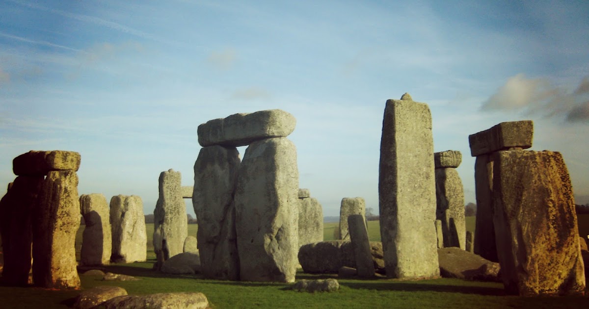 Stonehenge: the Legendary Stones