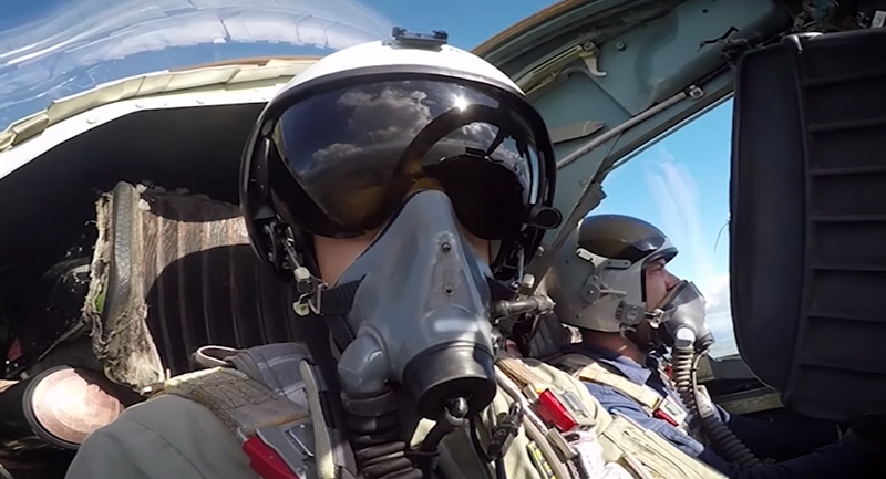 desarrollo defensa y tecnologia belica: Vídeo: el Su-24, principal arma aérea rusa en Siria, en ...