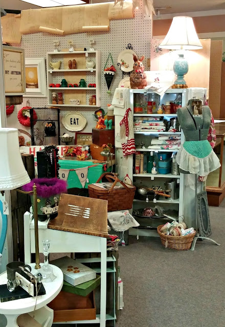 Fall Themed Antique Booth Update - Little Vintage Cottage