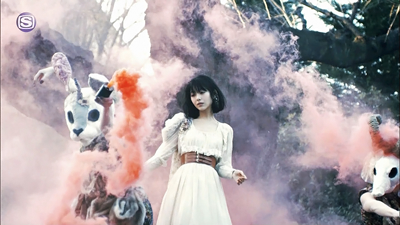 とあるブロガーの備忘録（仮）: 浜辺美波 x Aimer「I beg you」（2019）