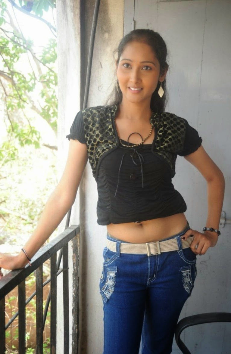 Tamil Actress Ankitha Spicy Navel Show Stills - Cine Gallery