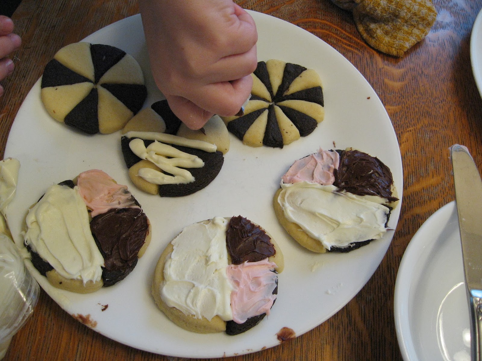 Almost Unschoolers: Frosting Equivalent Fractions - Cookie Math