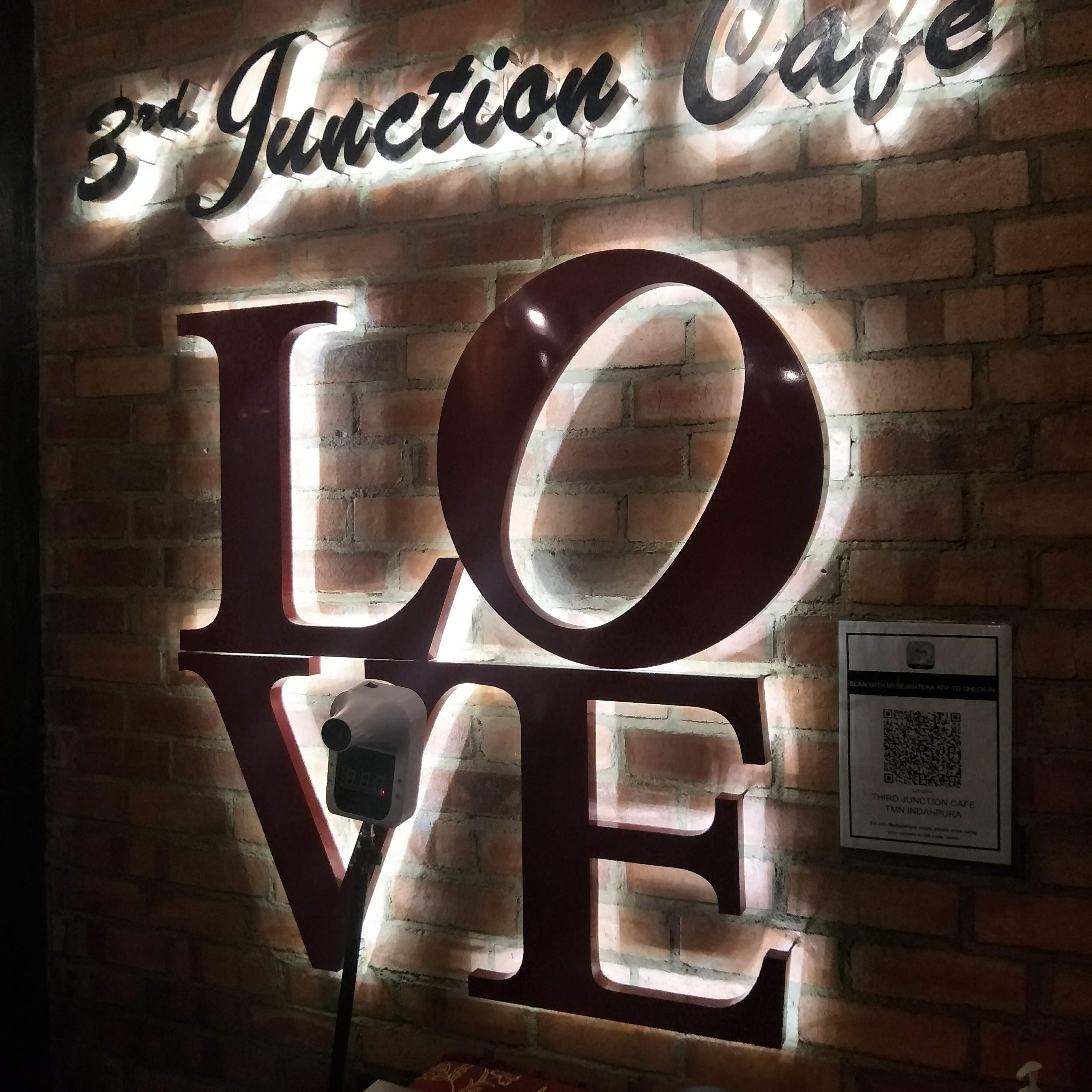 MAKAN DI THIRD JUNCTION CAFE