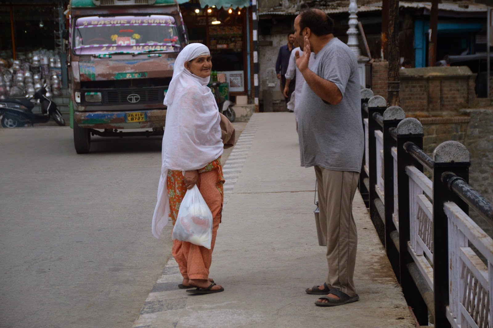 A walk on the streets of Srinagar...