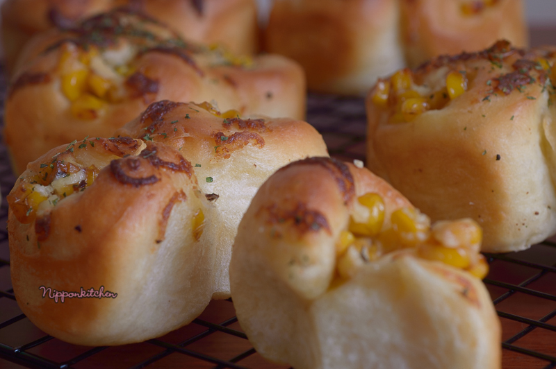 ขนมปังข้าวโพดมายองเนส (Corn Mayo Buns) - Nipponkitchen