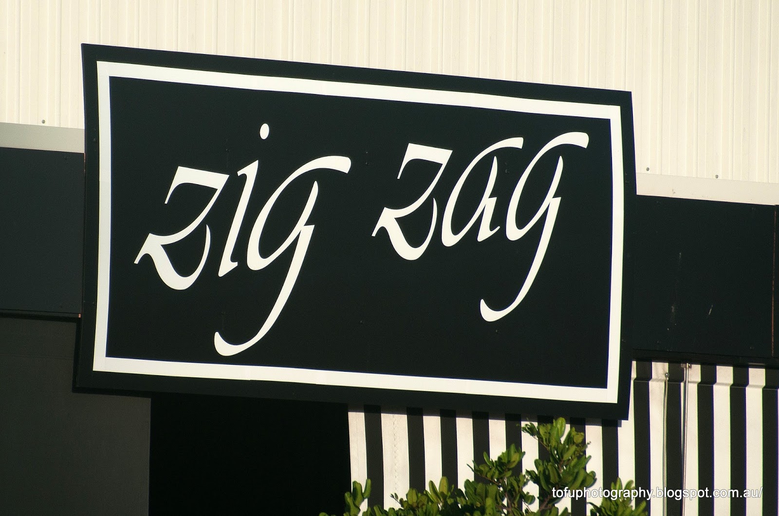 Tofu Photography: Zig Zag shop sign at Yamba