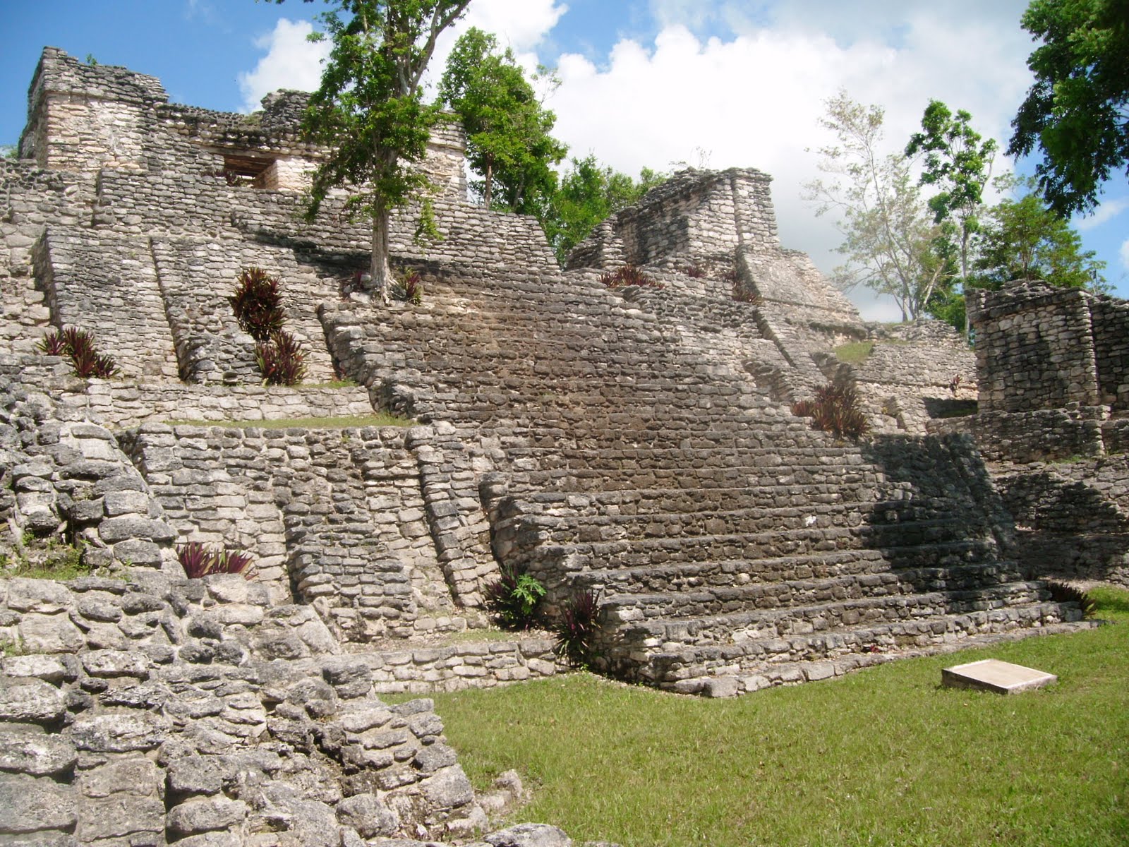 ZONA ARQUEOLÓGICA DE DZIBANCHÉ - KINICHNÁ ~ BITACORA ADVENTURE
