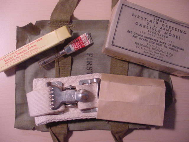 Webbingbabel: WW2 Parachute First Aid Packet