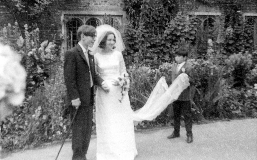 A Very Dapper Stephen Hawking and His Wife Jane at Their Wedding in ...