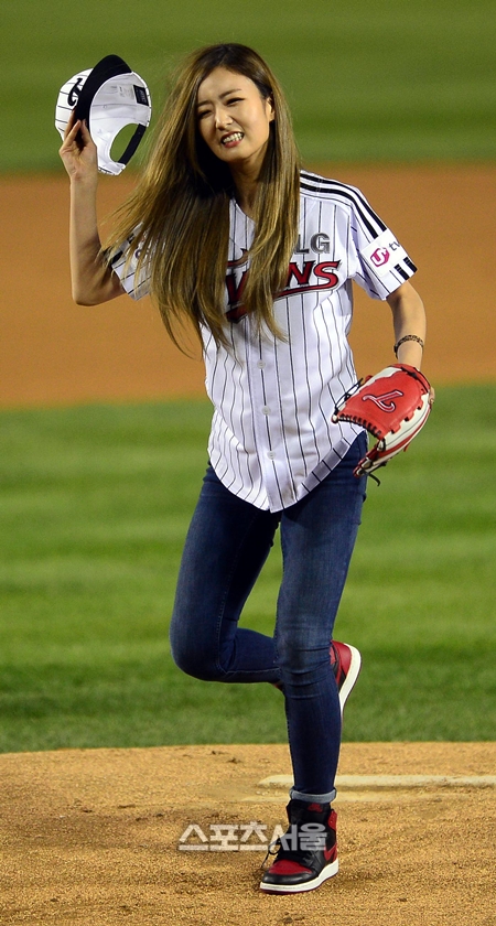 #279 Hong Soo Ah, Taemi, Bomi and Shin Soo Ji's first pitches (10/25/15 ...
