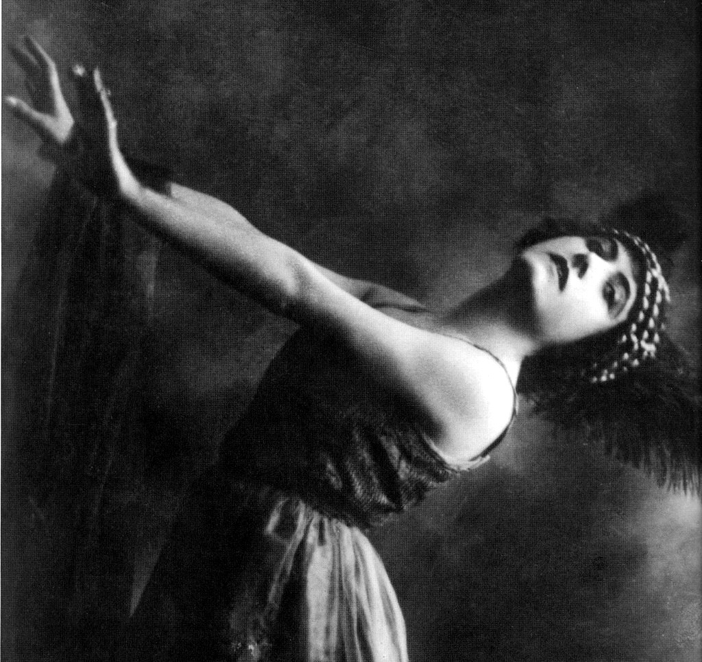 Divas of the Italian Silent Cinema: 28 Glamorous Portrait Photos of ...