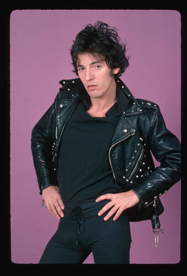 30 Studio Portraits of Bruce Springsteen Taken by Lynn Goldsmith in ...