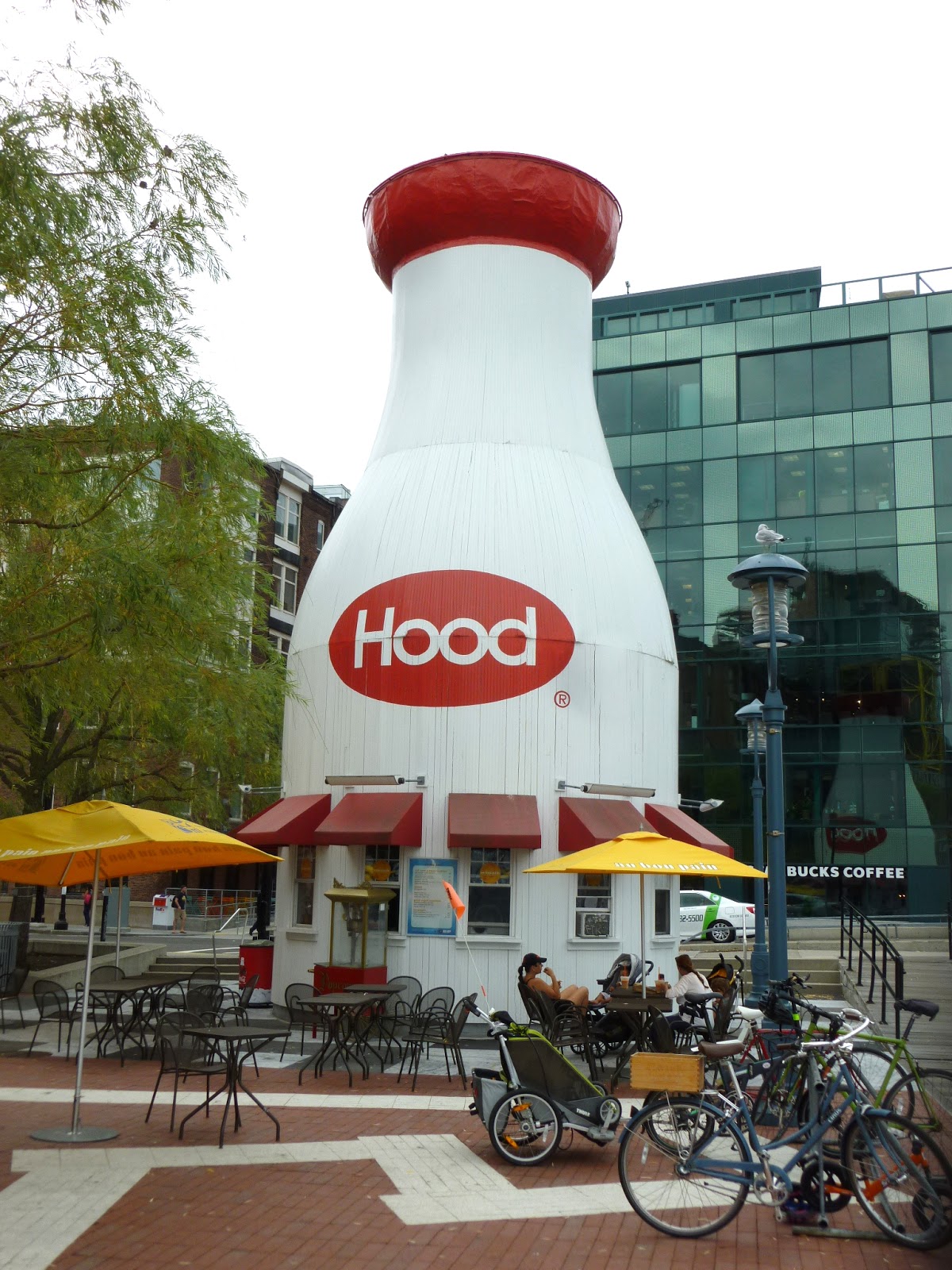 Photo-ops: Roadside Attraction: Hood Milk Bottle Building - Boston, MA