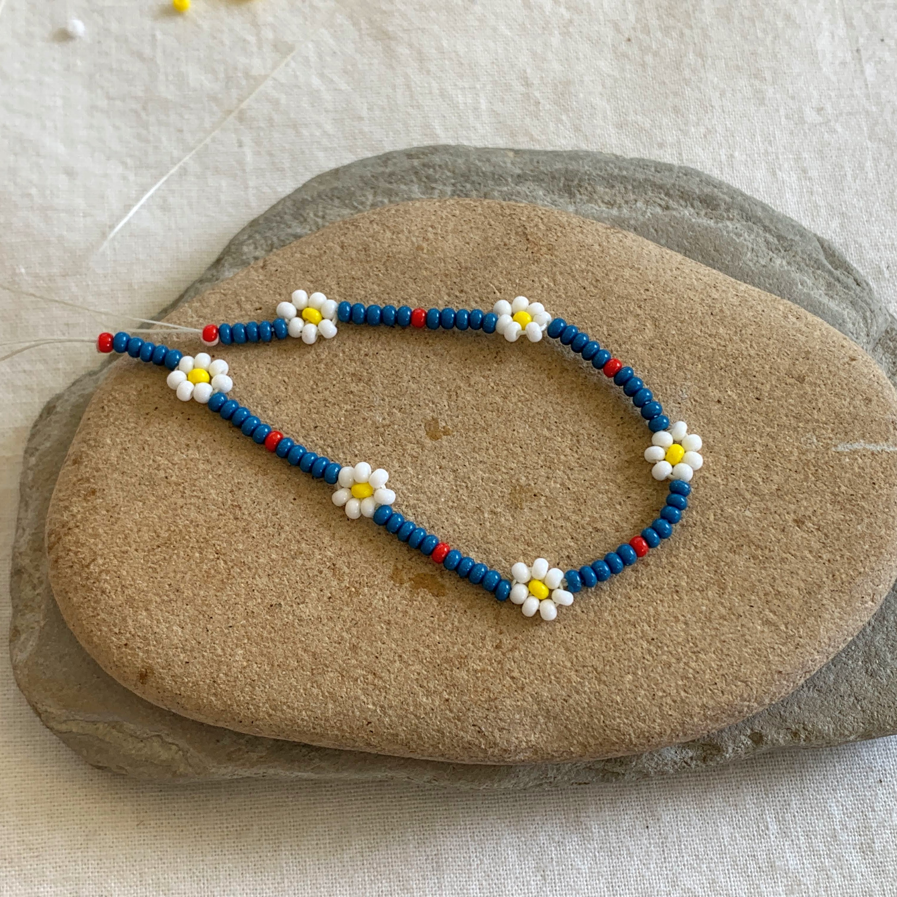 Lisa Yang Jewelry : Beaded Daisy String Tutorial
