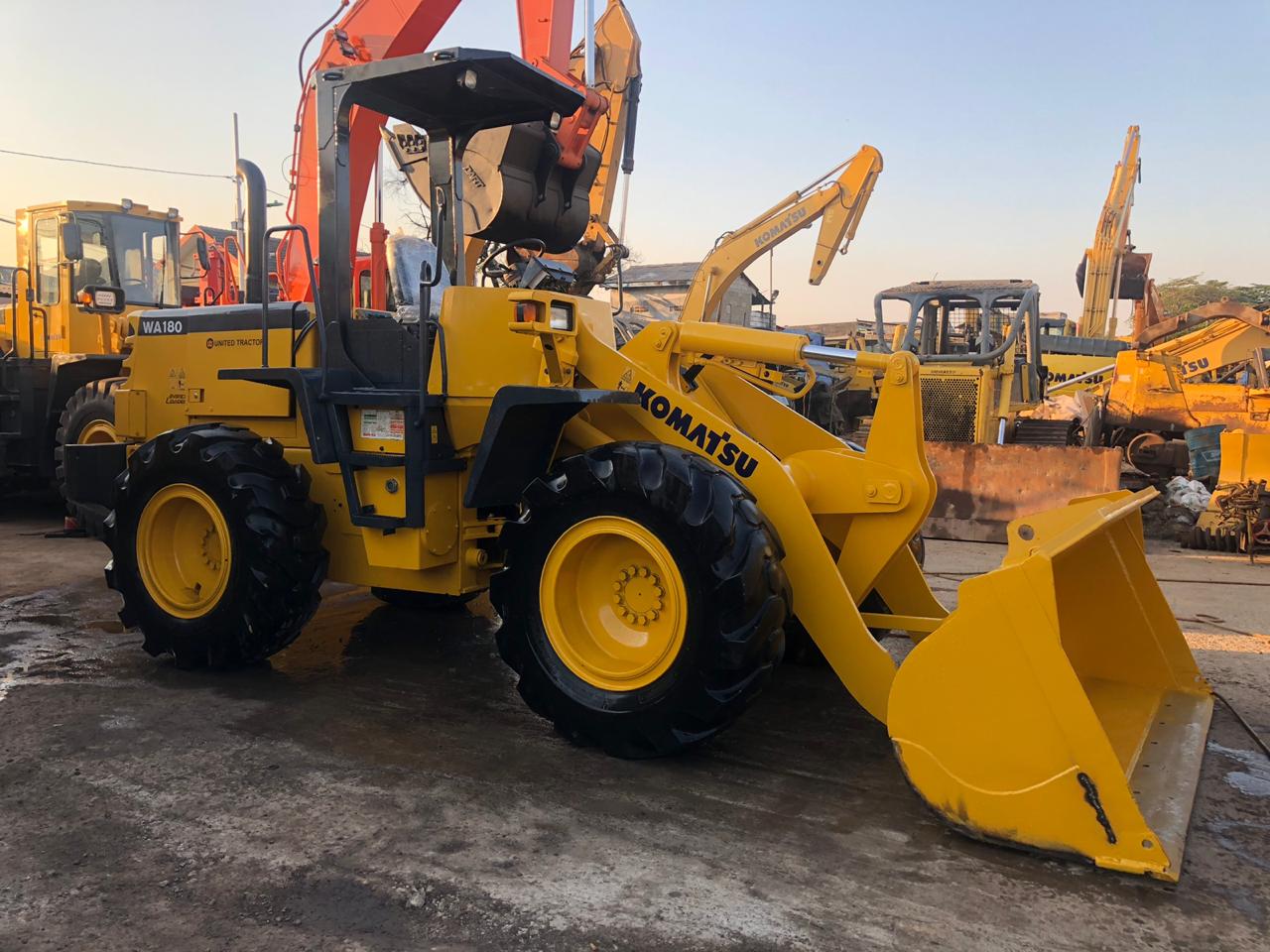 Pusat Jual Beli Alat Berat Bekas Terlengkap: Wheel Loader Komatsu WA180 ...