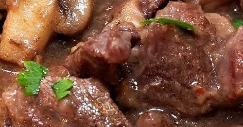 Garlic Butter Beef Tips and Mushroom Gravy - Ajib Recipe