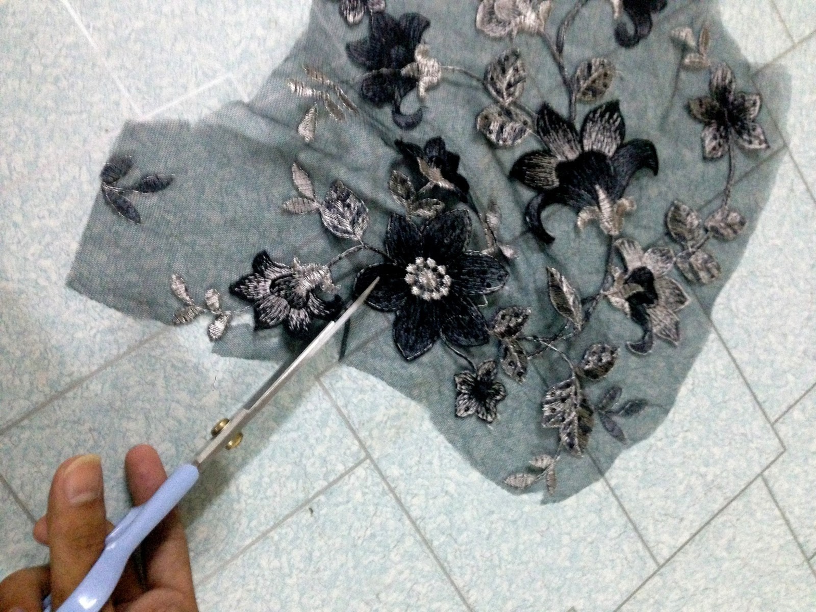 Mohd Faiz Haikal: CARA MENJAHIT LACE DAN MANIK