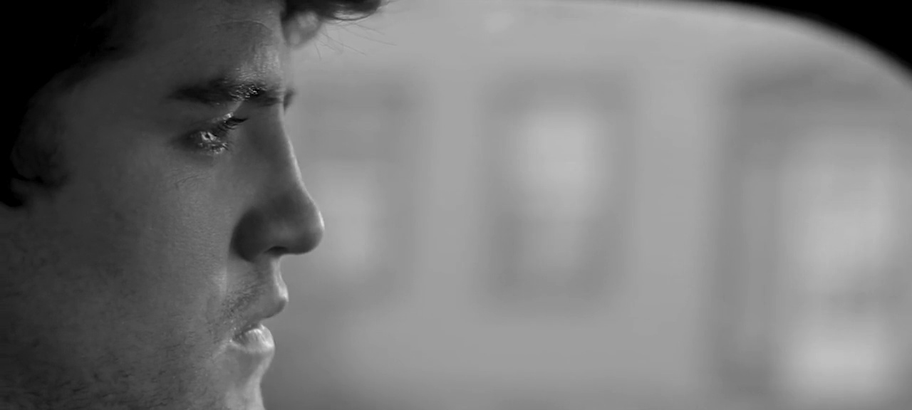 ausCAPS: Joseph Huffman shirtless in MOM