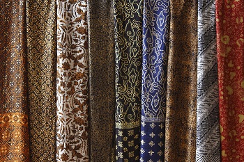 Teknik Membatik Kain Sutra