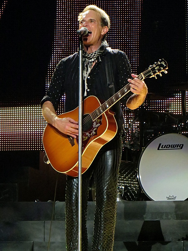 WHAT A TEMPER!: VAN HALEN CONQUERS LOS ANGELES