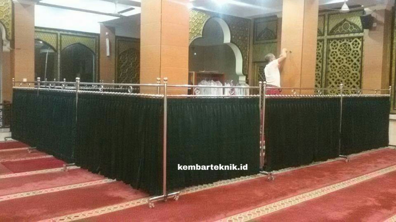 Pembatas Ruangan Masjid Stainless - Jasa Produksi Tirai Mushola