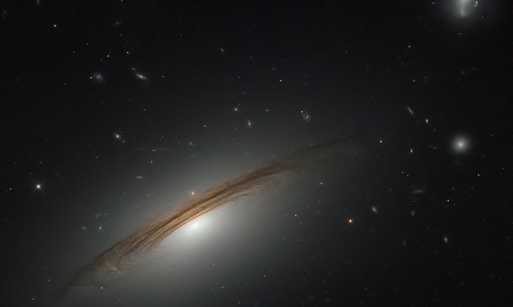 Universo Mágico: Galaxia supermasiva UGC 12591