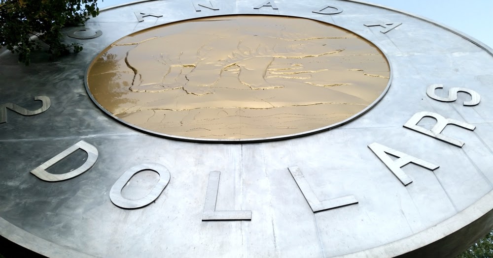 Toronto Grand Prix Tourist - A Toronto Blog: Blue Sign Adventure: Giant ...